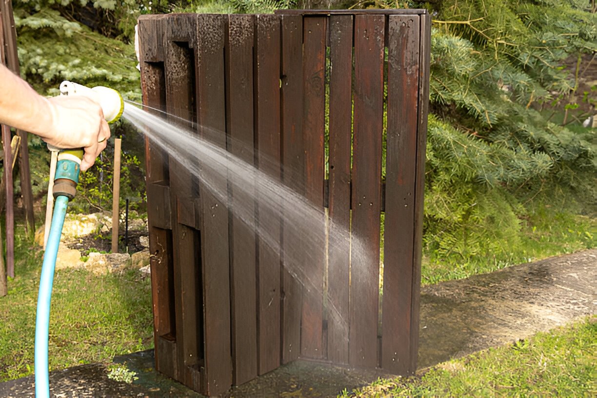 How to Clean and Brighten a Cedar Fence Like a Pro